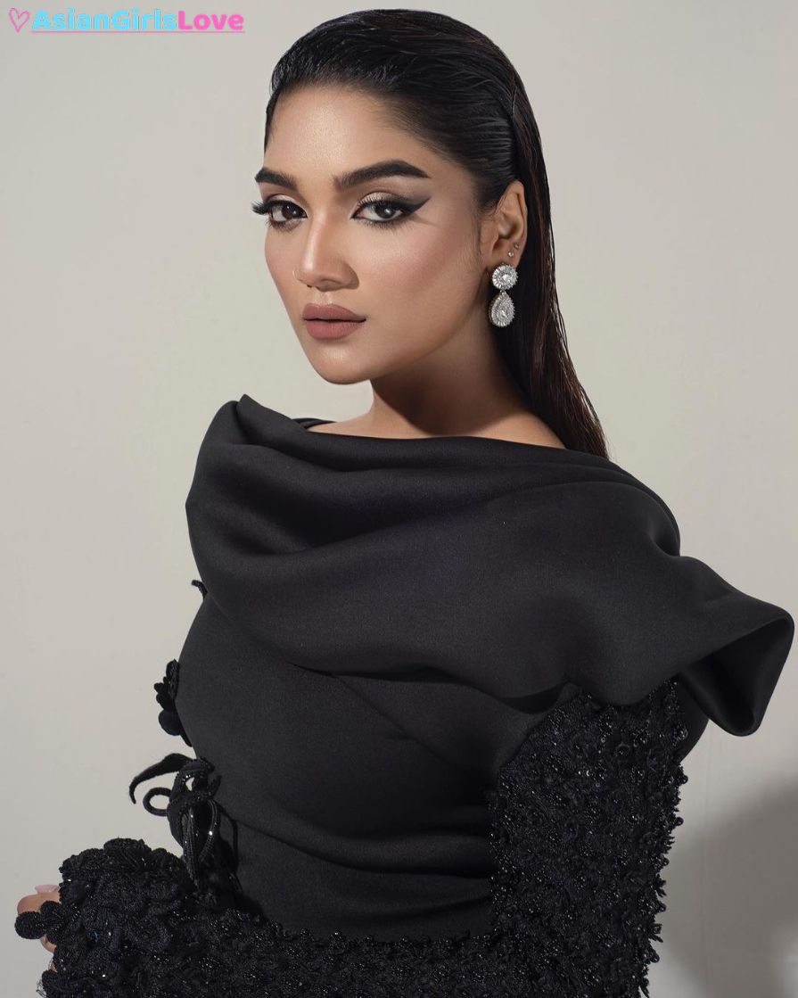 The Full Guide on Dating Charming Pakistani Girls