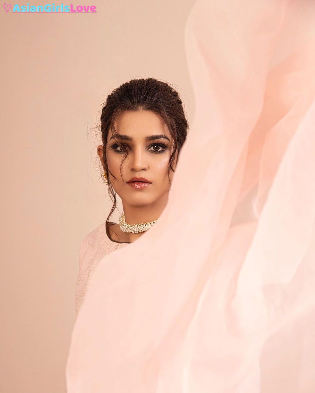 The Full Guide on Dating Charming Pakistani Girls