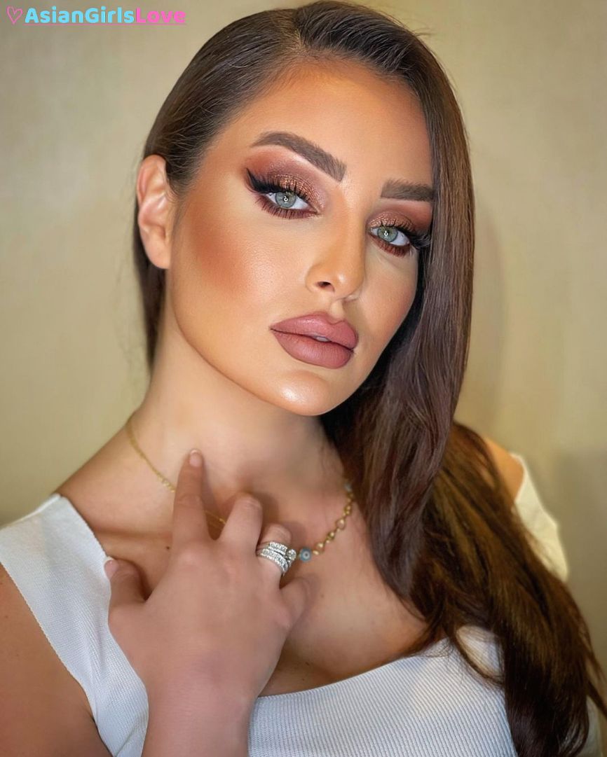 Syrian Girls: Read This Guide Before You Date Them